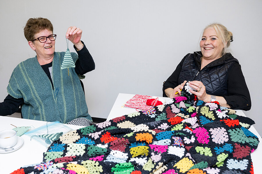 Vibeke og Anja er ”krea” i en kælder i Rødovre - fsb.dk